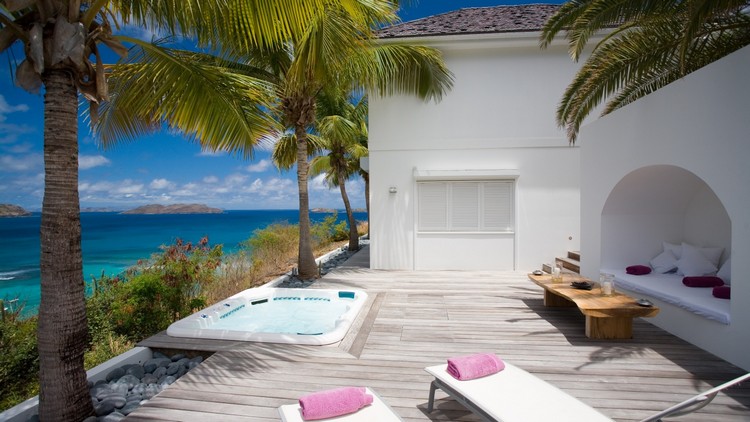 Jacuzzi extérieur sur terrasse ou dans le jardin en 57 photos