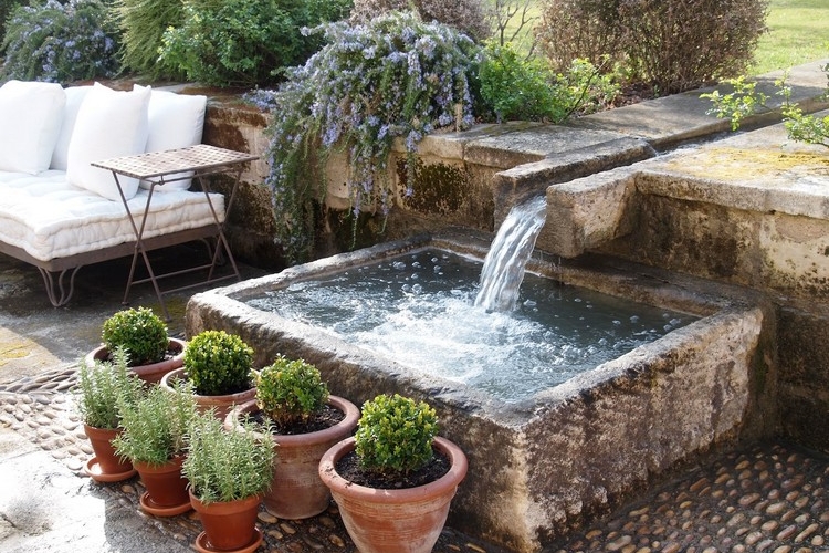 Fontaine extérieure de jardin en 18 idées originales - Deavita.fr
