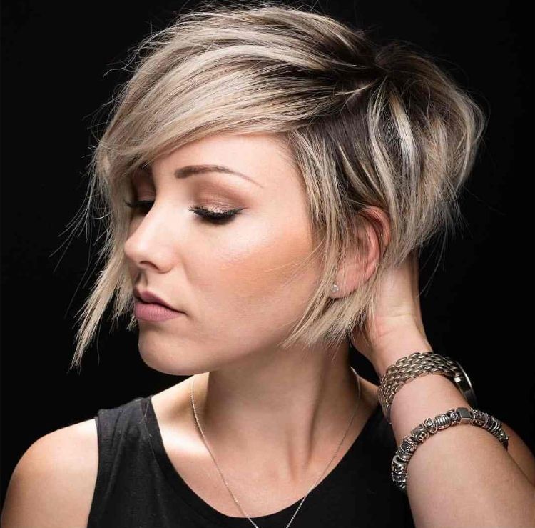 Quelle coiffure cheveux court 2018 pour peaufiner son style très chic?