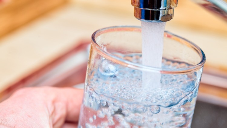 Comment Boire De L eau Et Rester Bien Hydrat Pendant La Journ e comment-boire-de-l-eau-et-rester-bien-hydrat-pendant-la-journ-e