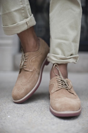 Comment porter le pantalon retroussé homme : conseils et astuces