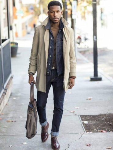 Comment porter le pantalon retroussé homme : conseils et astuces