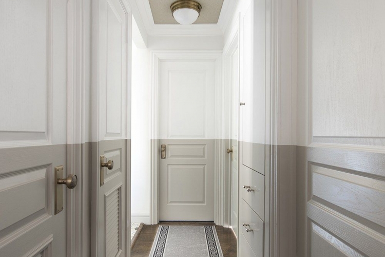 Couloir Blanc Portes Grises