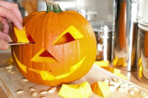 Comment sculpter la citrouille pour Halloween : conseils et astuces