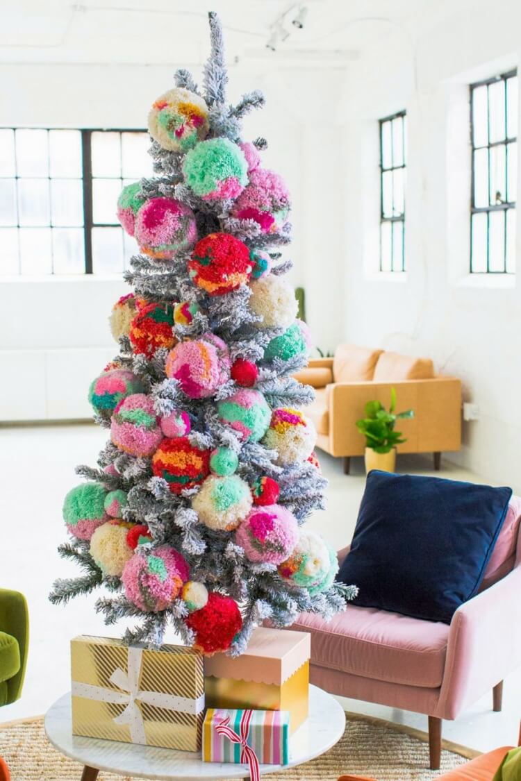 Déco Noël pompons à faire avec les enfants - idées et tutoriels
