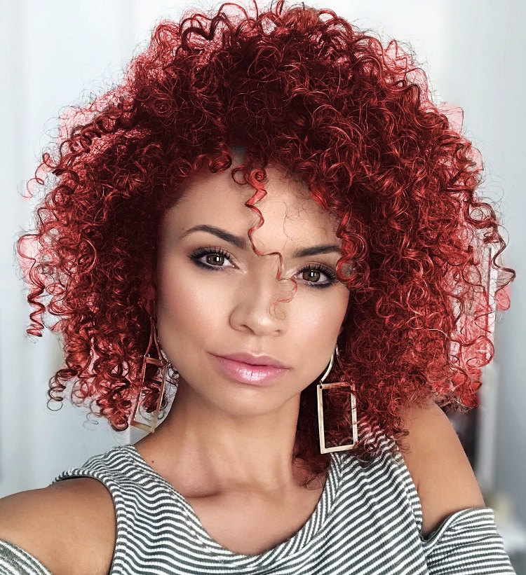 Coloration cheveux crépus - idées, techniques et entretien