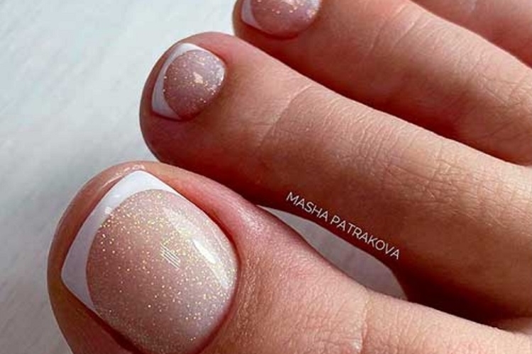 French manucure pieds: tuto facile + variations tendances