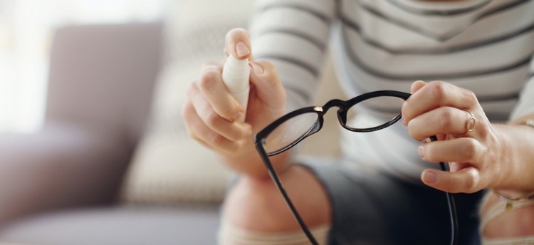 Comment bien nettoyer ses lunettes de vue sans les abimer Comment bien nettoyer ses lunettes de vue sans les abimer