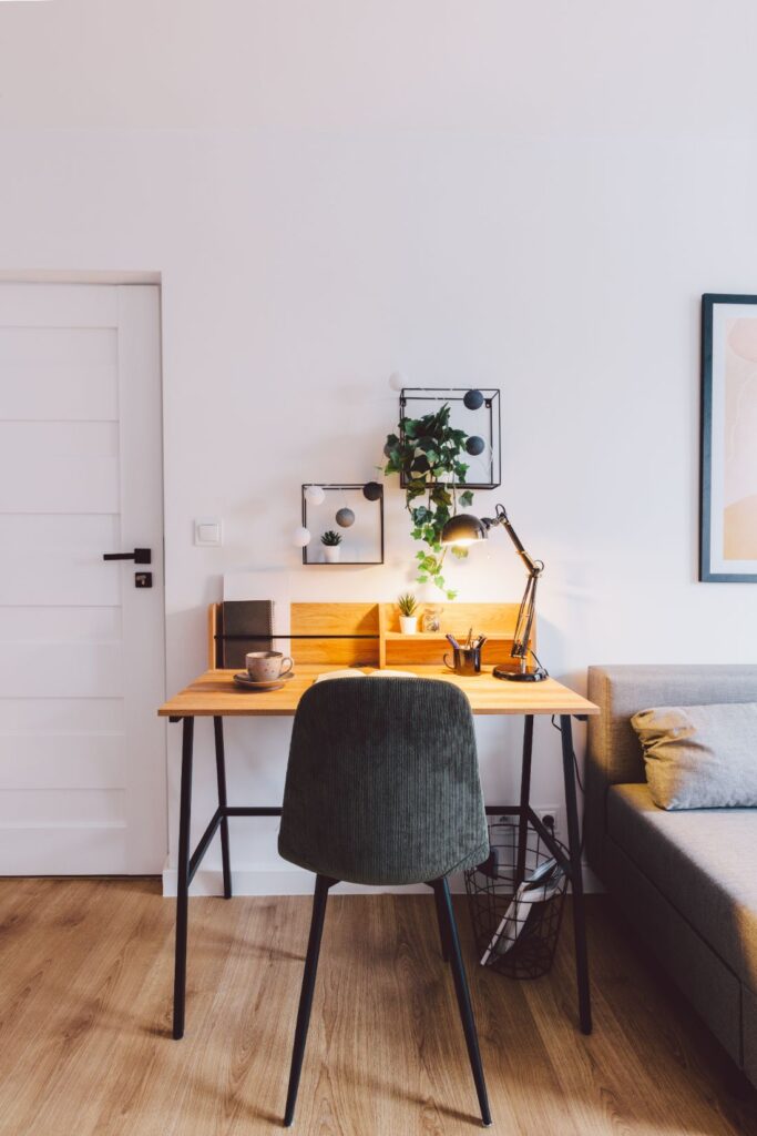 Bureau petit espace : solutions design et gain de place